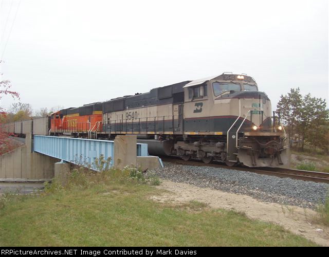 BNSF 9540 + BNSF 9483
